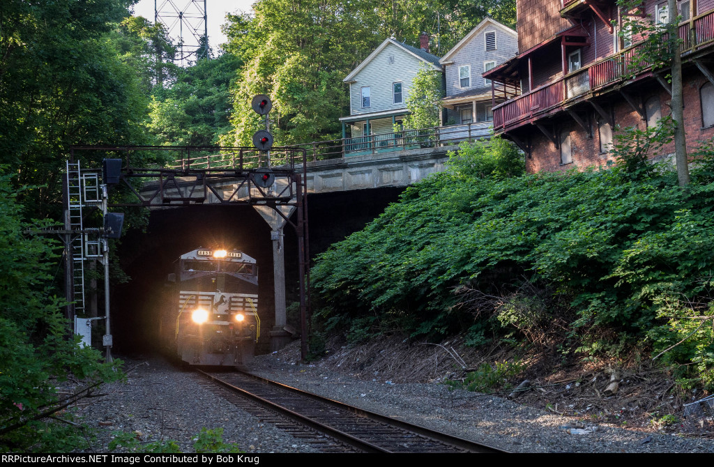 NS 4058 emerges from the west portal of the Little Hoosick Tunnel